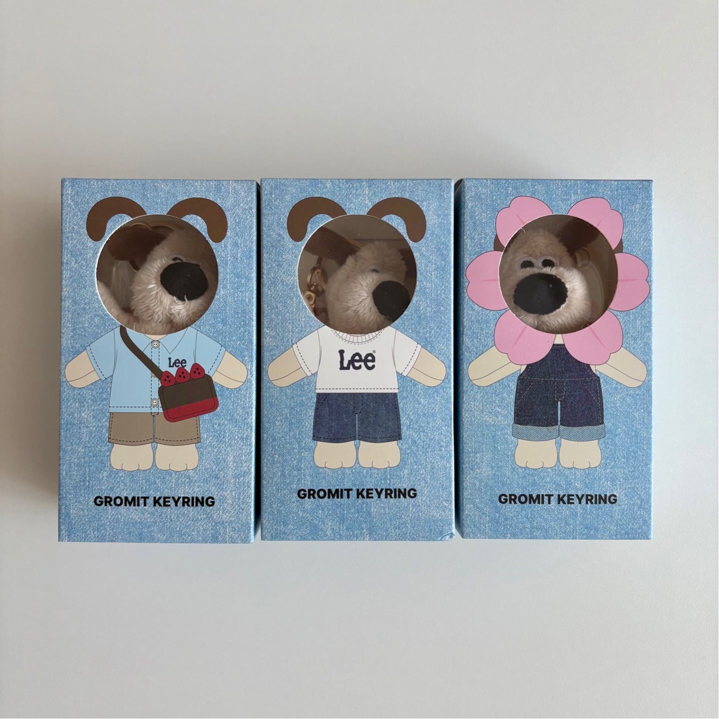 투썸플레이스 lee 그로밋 키링 플라워 스초생 화이트T 세트 | 콜리(Colley)