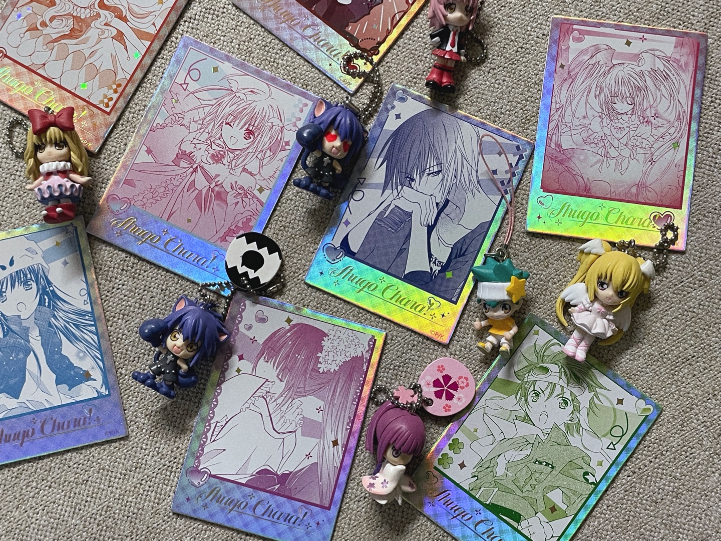 캐릭캐릭체인지 중국 한정 폴라로이드! 재질 진짜 두껍고 단단한 종이재질이라 더 만족💗 일러랑 홀로그램도 미쳤어요.. | 콜리(Colley)