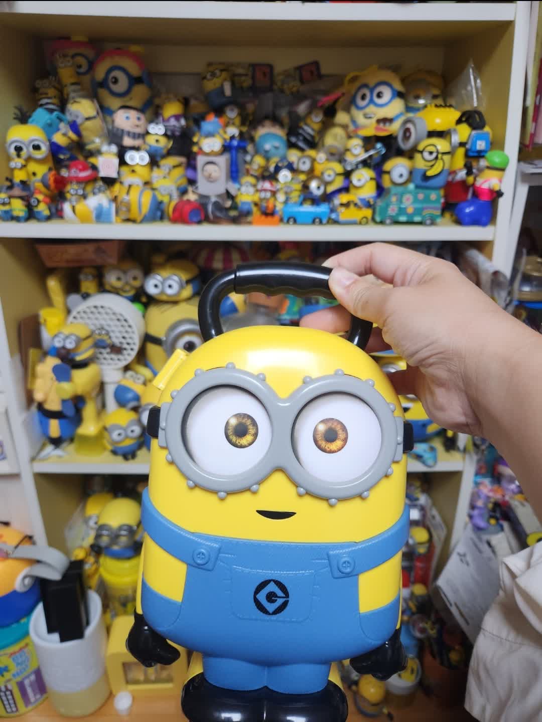 당근에서 5000원에 구매한 USJ 미니언즈 예전 과자통.... | 콜리(Colley)