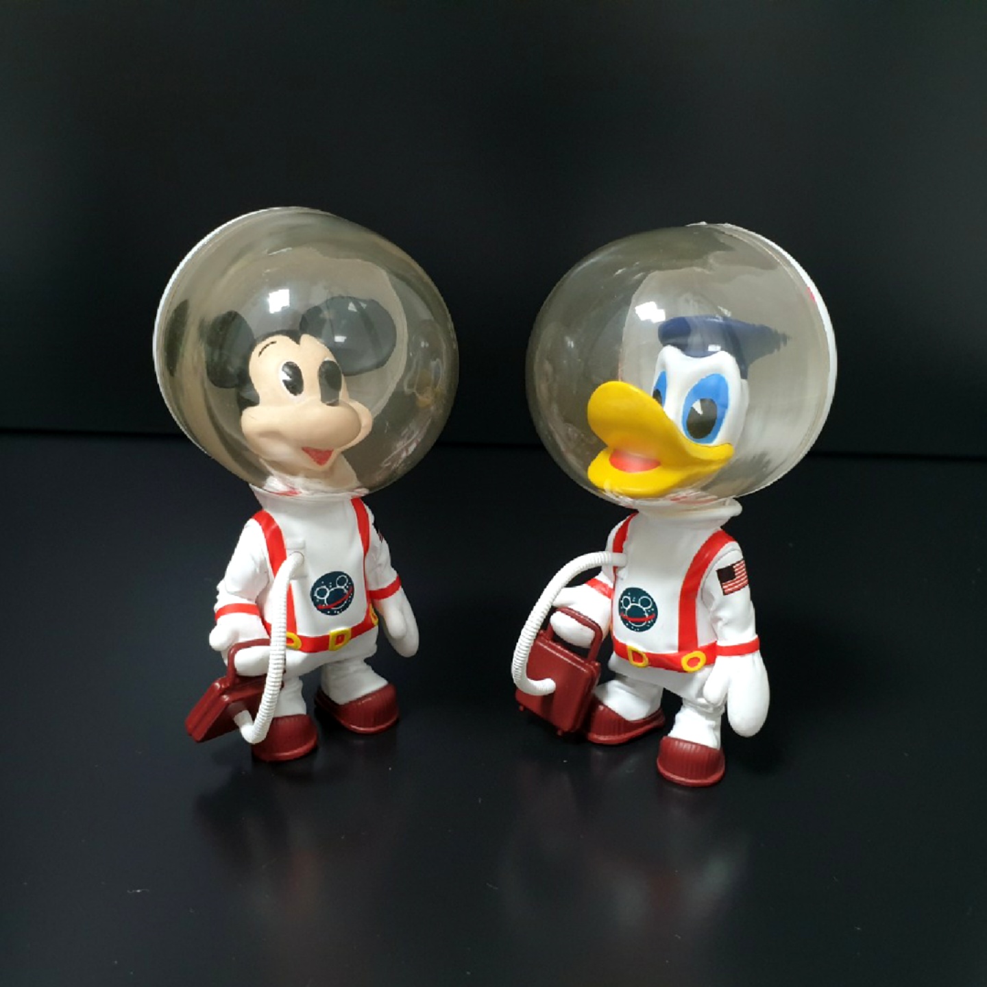 우주인 도널드와 미키마우스. | 콜리(Colley)
