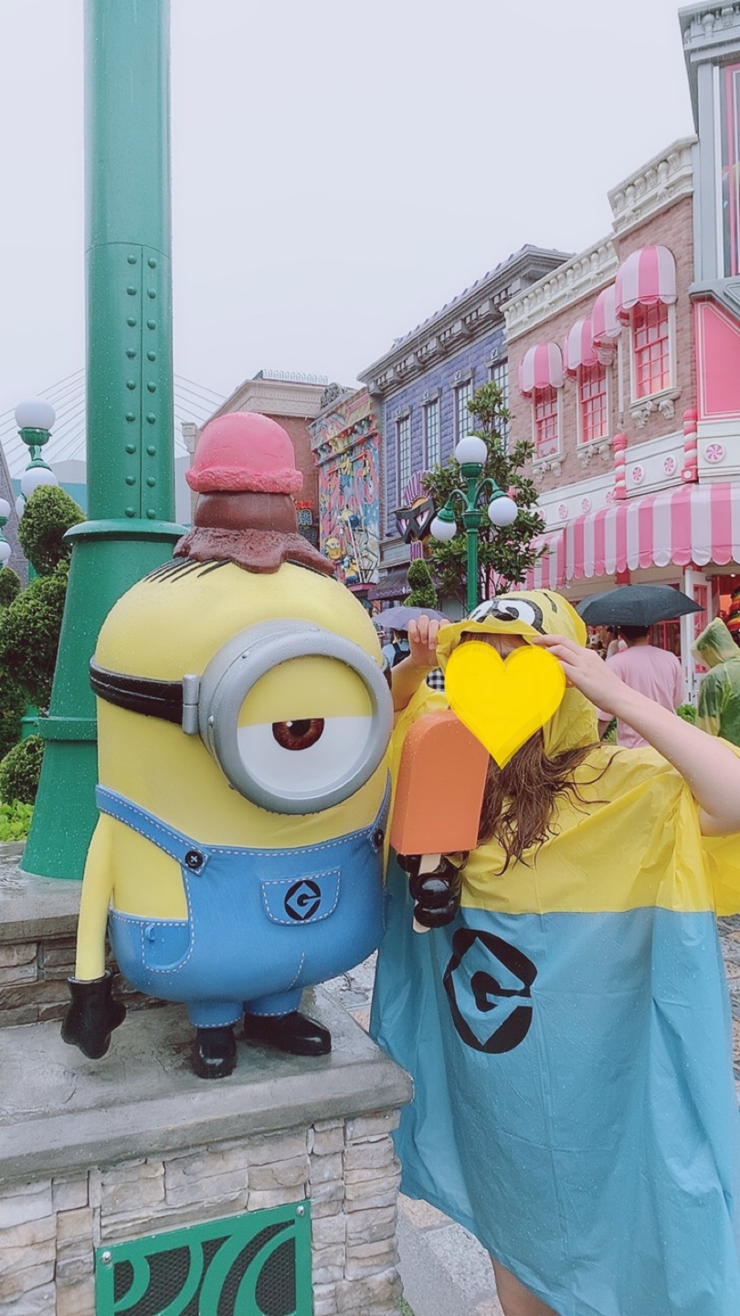 USJ 갔을 때 비가 너무 많이 와서 산 미니언 우비 🌧💛 | 콜리(Colley)