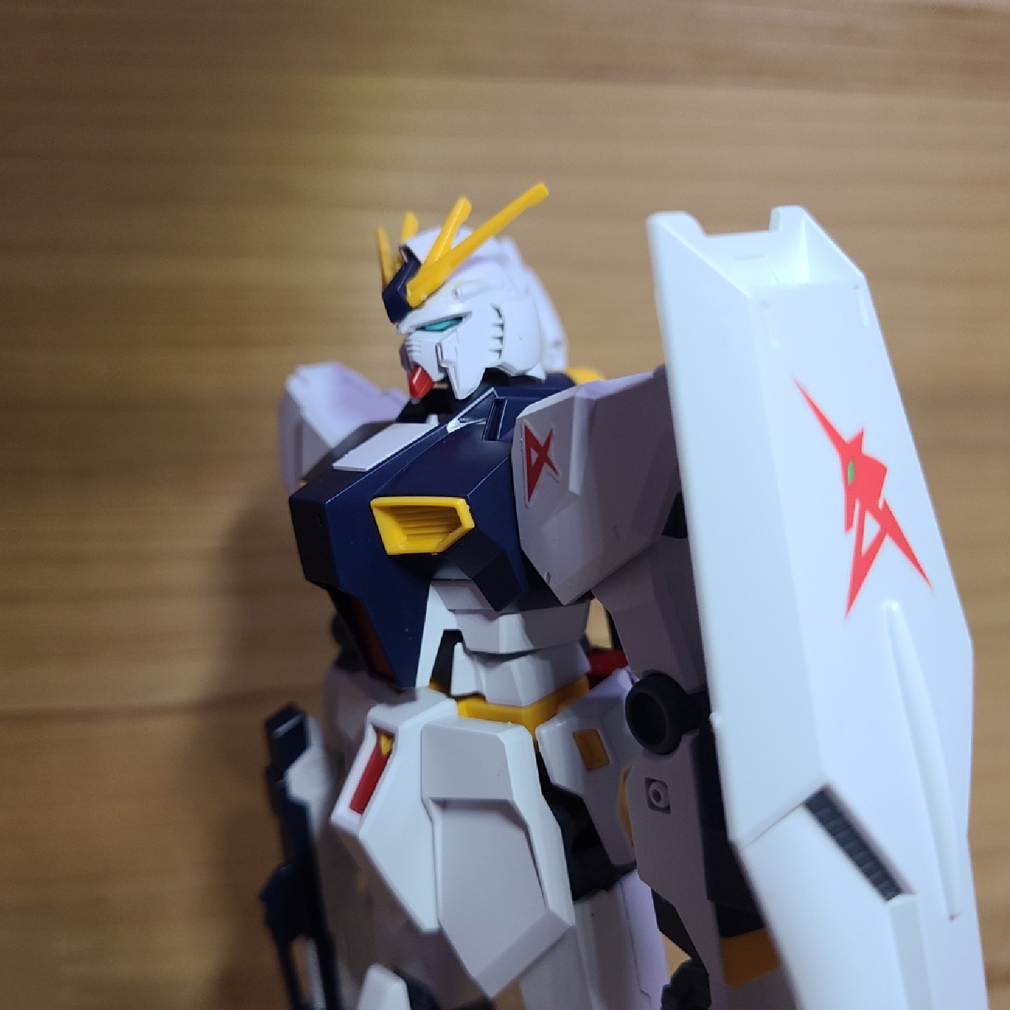 1.2주고 구매한 뉴건담! 몇 개 안만들어봤지만 Eg 뉴건담을 다들 괜히 칭찬하시는게 아니더군요.. EG등급임에도 크기도 hg보다 컸고 특별한 스티커나 데칼없이도 색분할등이 ...