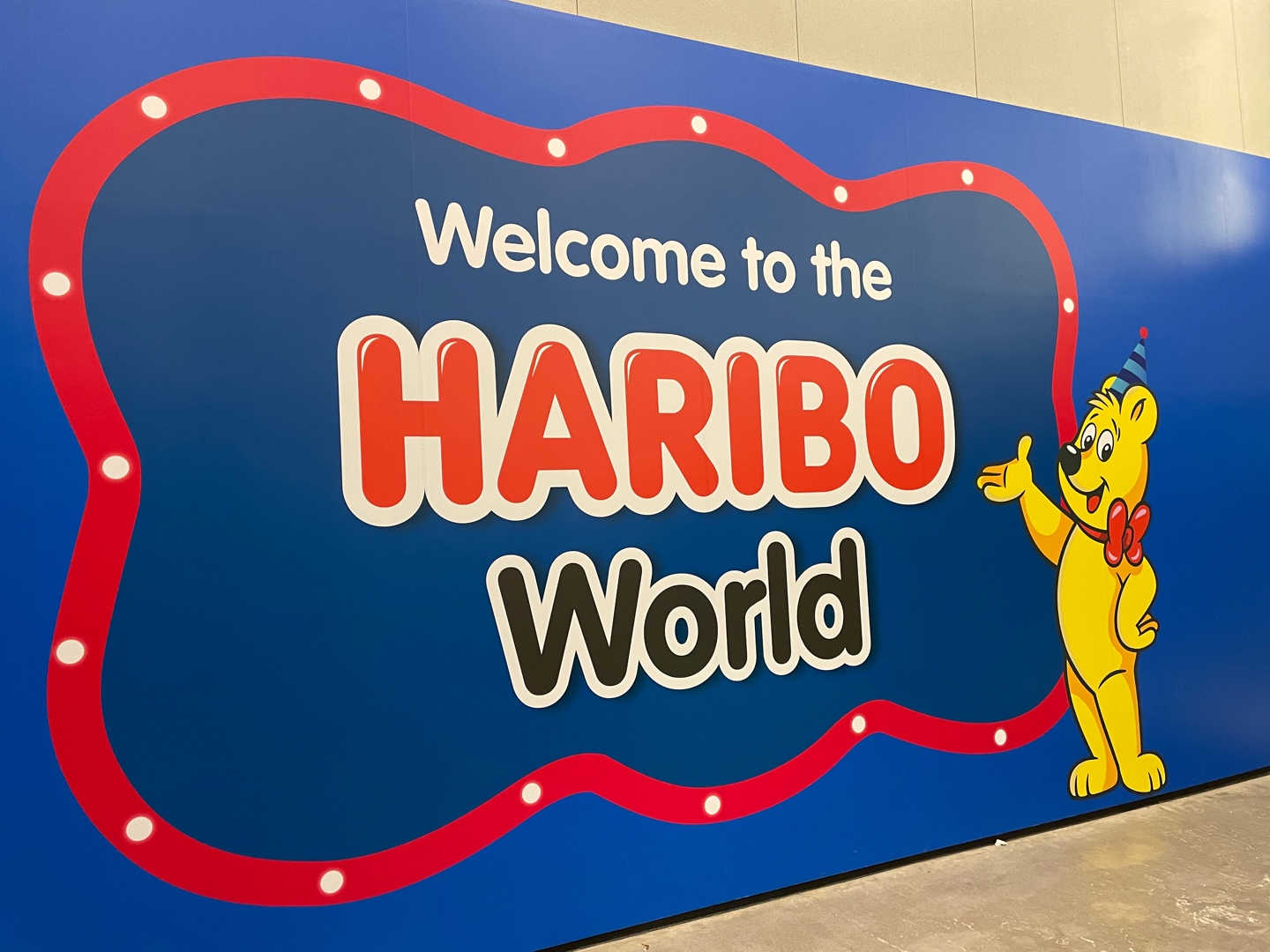 하리보 월드 골드바렌 100주년 굿즈들도 다양함 | 콜리(Colley)