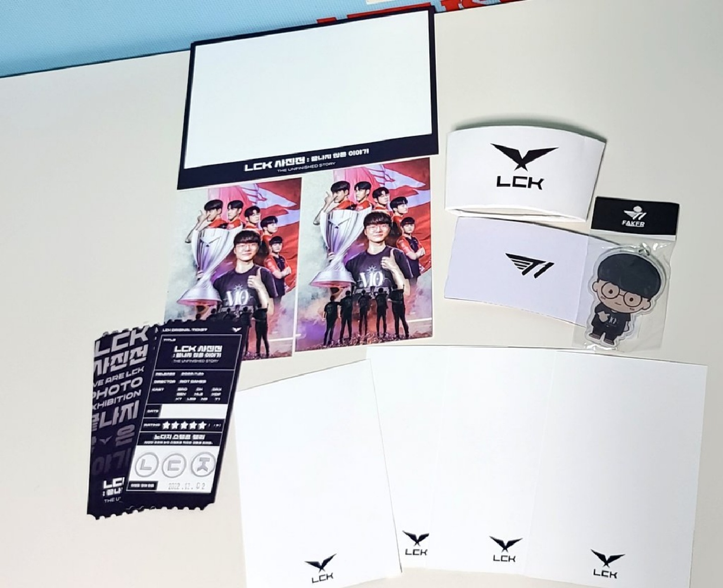 T1 카페, LCK 굿즈들과 페이커 키링 💙 | 콜리(Colley)