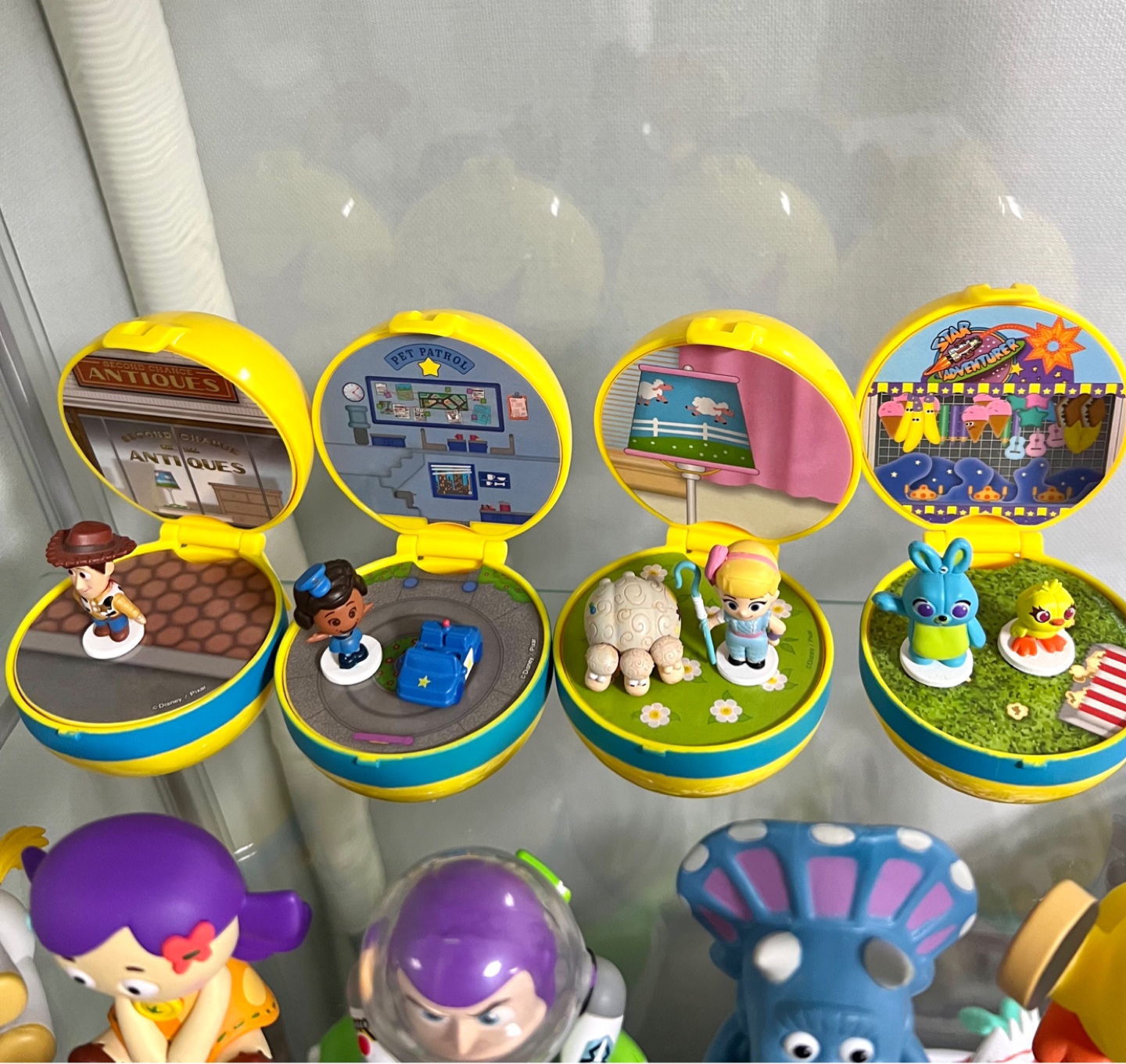 룩소볼도 너무 예쁘지만 안에 조그마하고 디테일한 피규어들을 포기할 수가 없어요 🥹🫧 | 콜리(Colley)