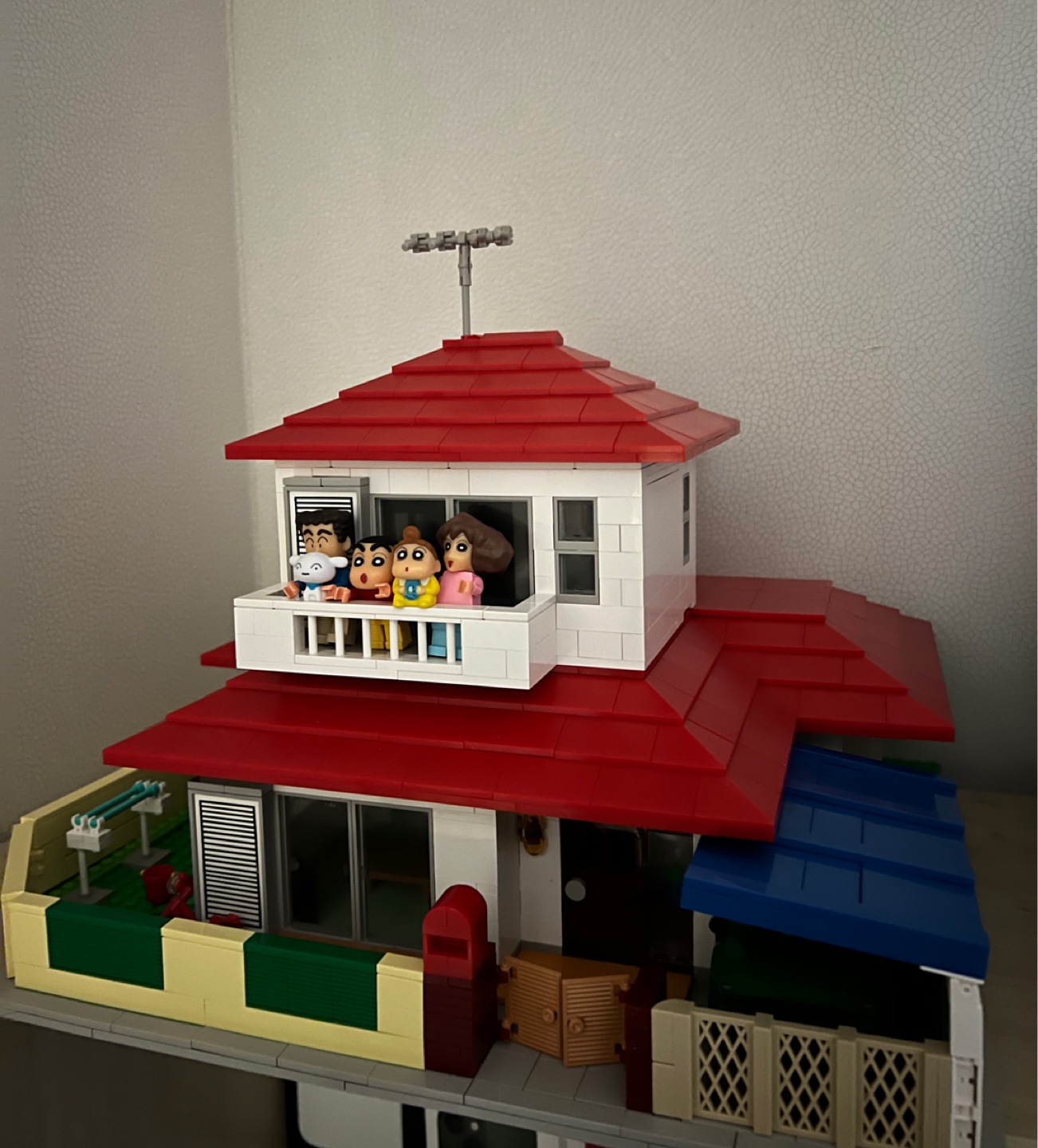 생일 선물로 받은 짱구 집 레고!! 거의 10시간동안 만들었어요.. | 콜리(Colley)