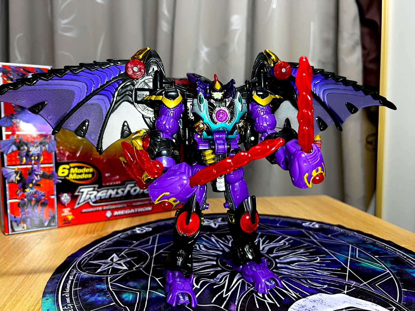 박스에는 메가트론이라 적혀있는데 검색하면 기가트론이라그러구,, | 콜리(Colley)