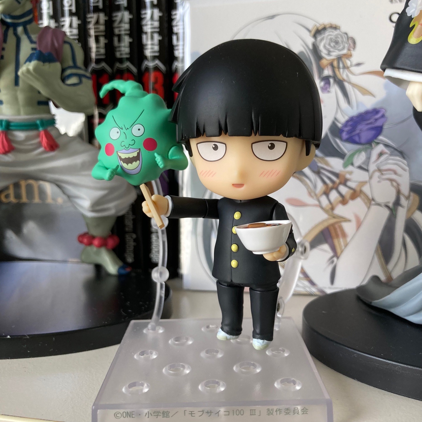 모브 사이코 100의 주인공인 카게야마 시게오, 일명 모브의 넨도로이드입니다!! (옆에 있는 초록이는 에쿠보입니다!) | 콜리(Colley)