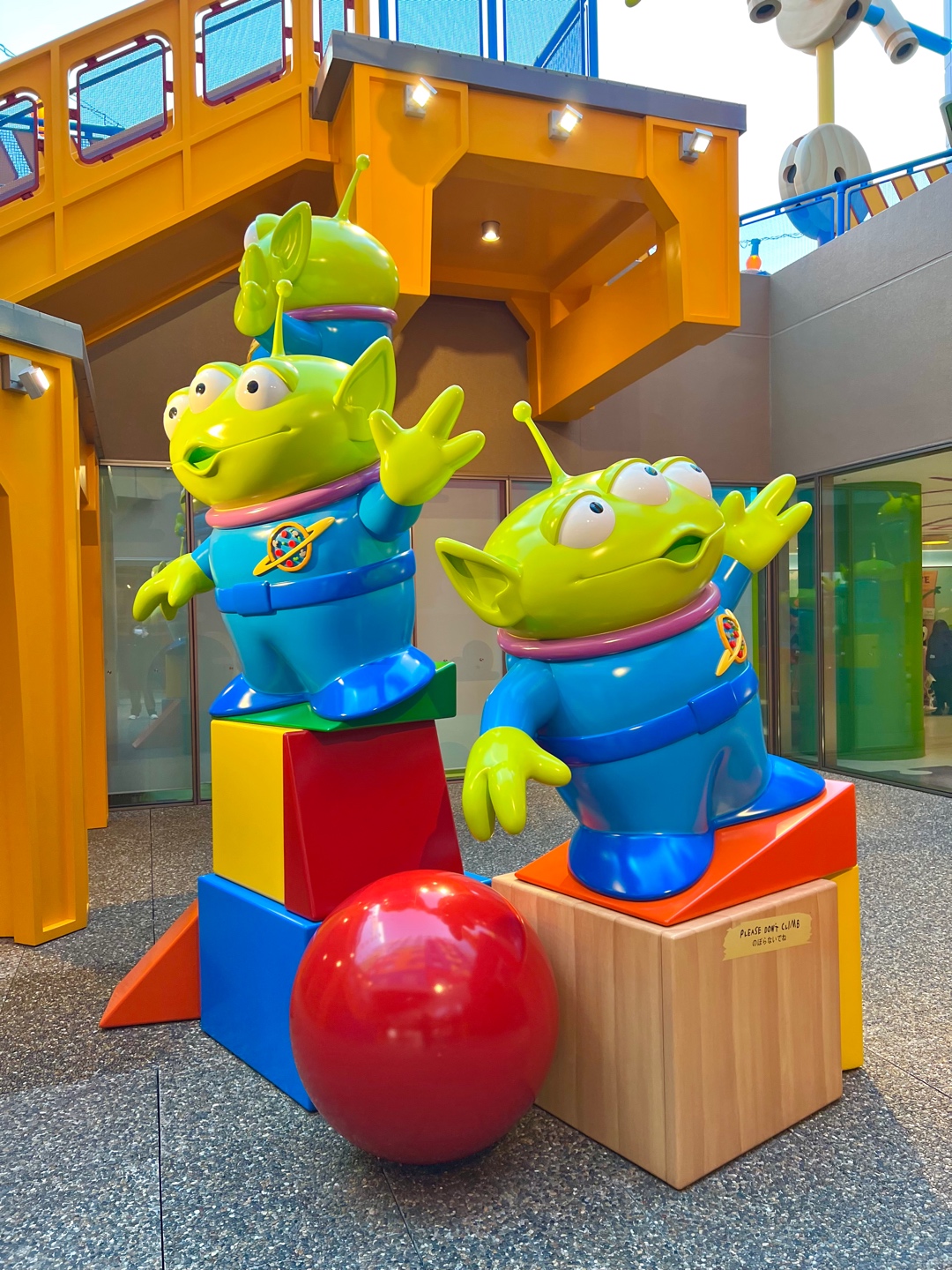 생일에 맞춰 토이스토리 호텔에 다녀왔어요 🫧 | 콜리(Colley)