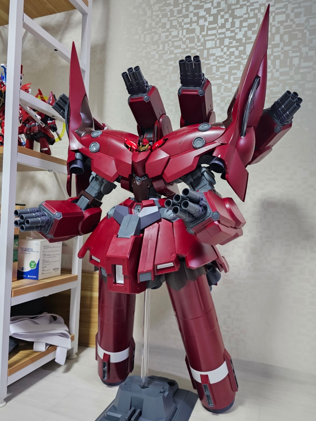 방금 완성한 따끈따근 HG 네오지옹+사이코 샤드! | 콜리(Colley)