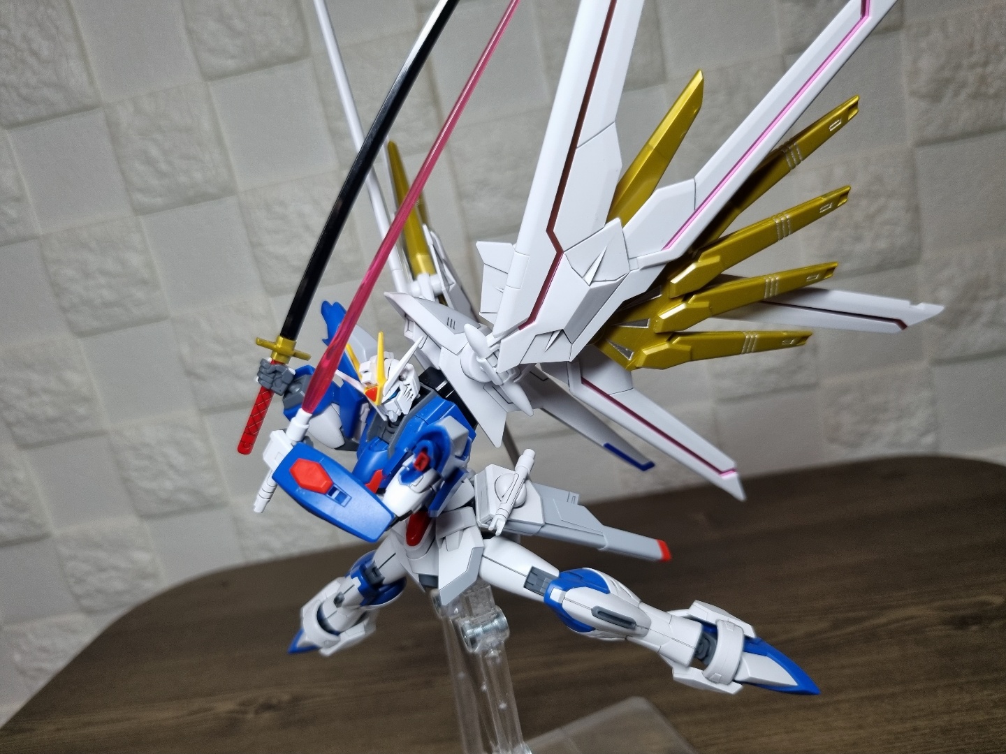 프라우드 디펜더는 사실 라이징에게 주려고 했다 해서 달아 줬습니다👍 덤으로 라이징 백팩은 스프덤 2식에게👍 | 콜리(Colley)